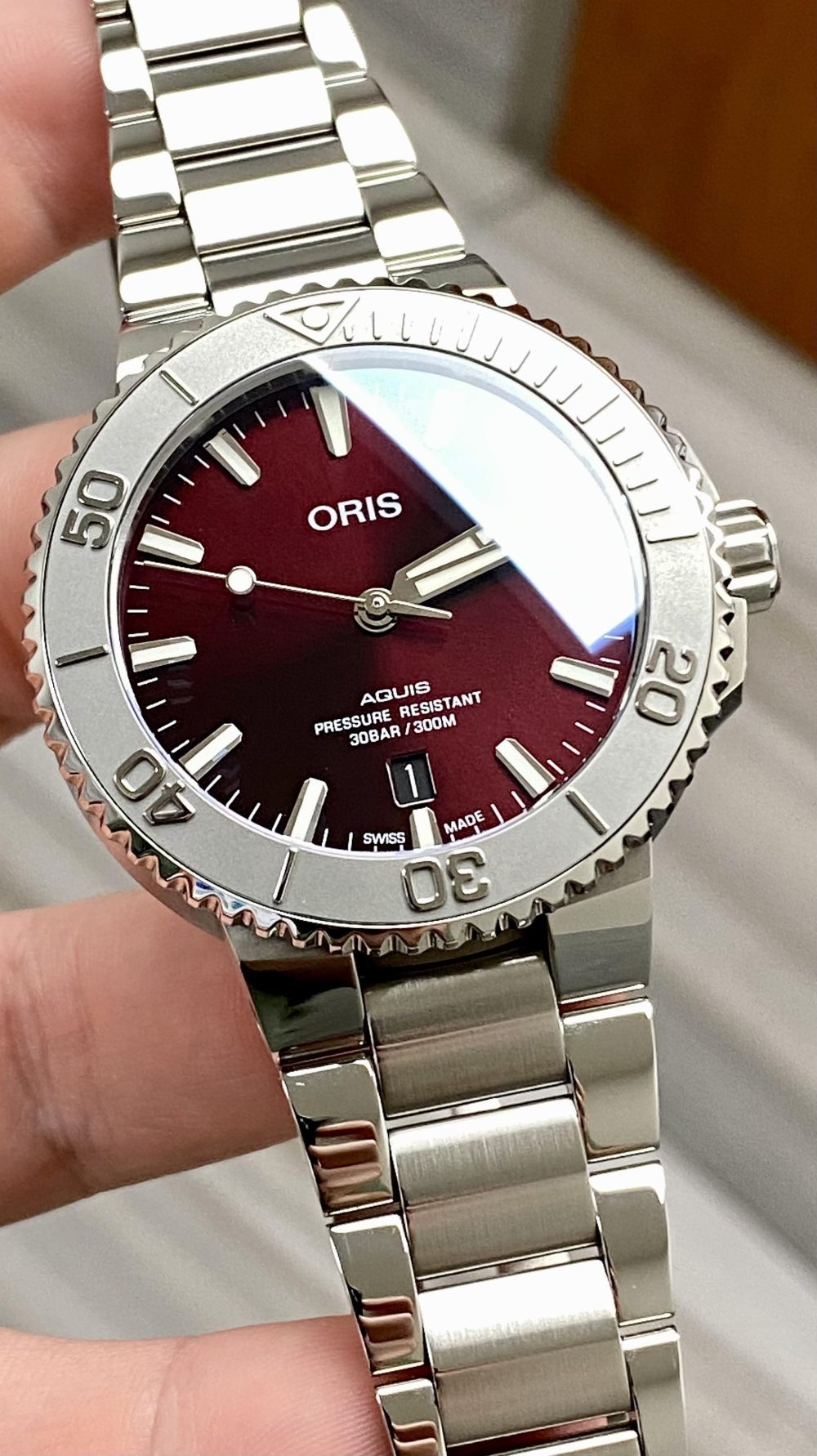 Oris Aquis Date Cherry Red Dial 41.5mm – Swiss 1:1 Grade Automatic Men ...